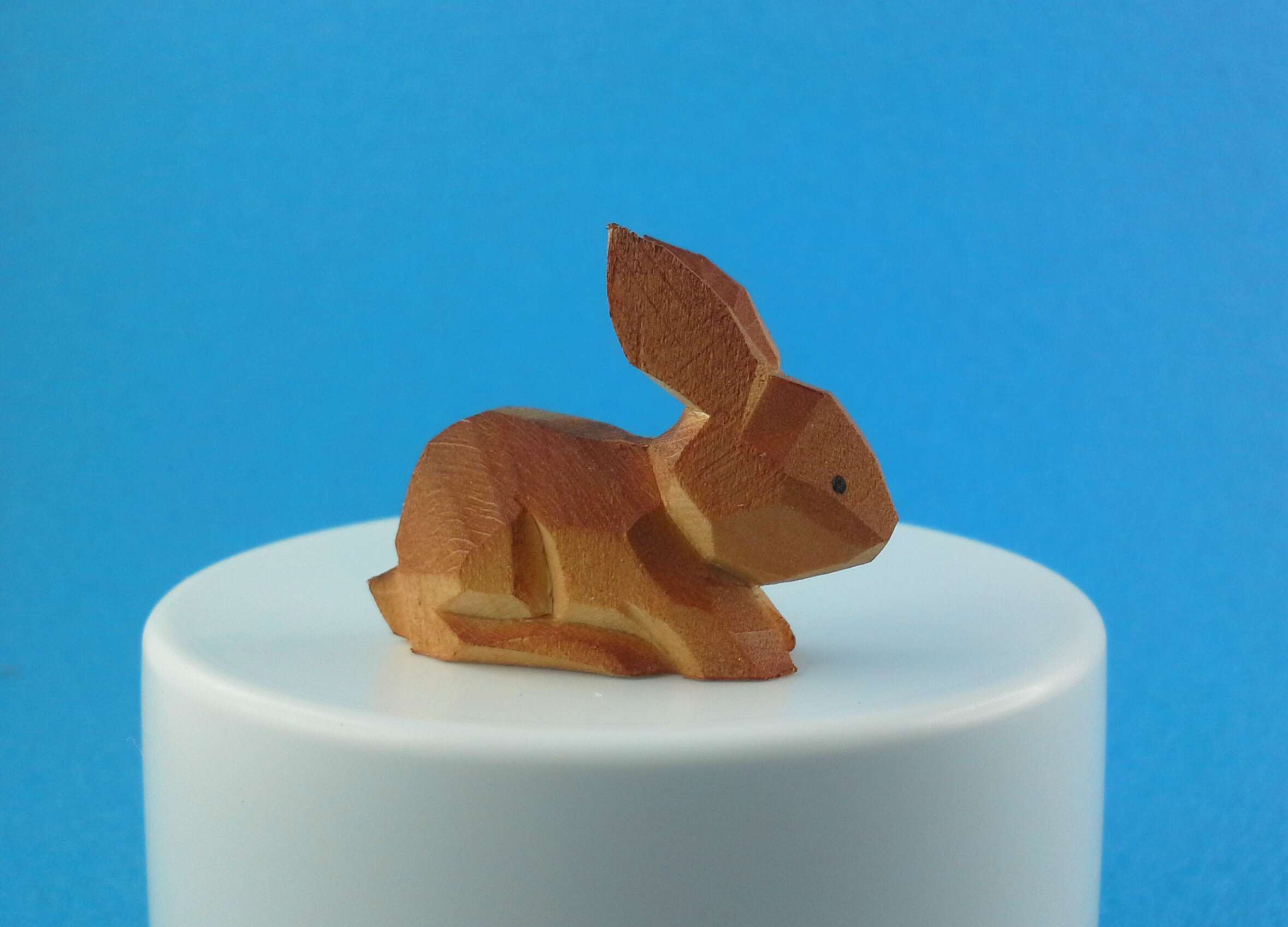 Handschnitzerei - Hase springend